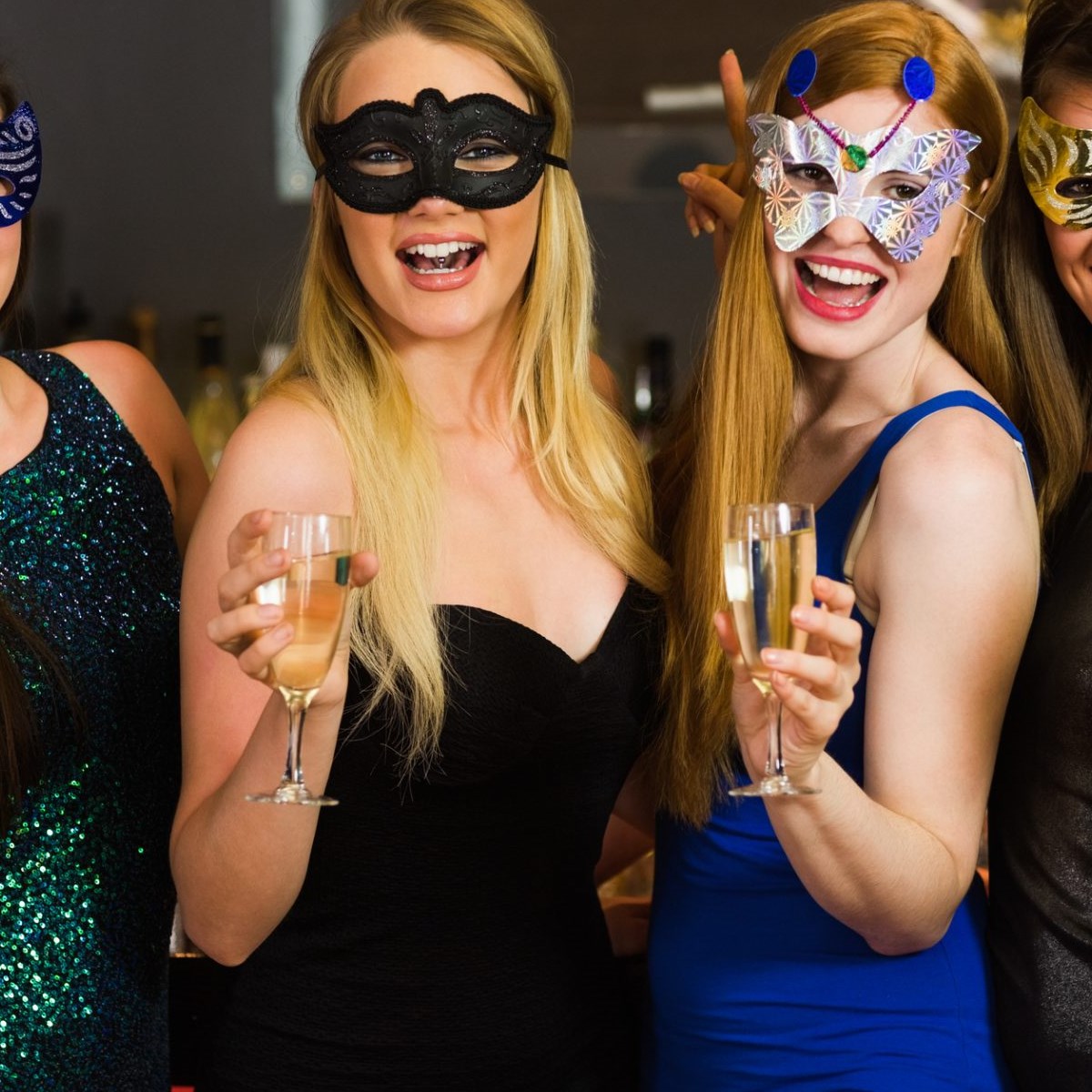 Lufik, tollak, díszek, pezsgő - Farsangi dekorációs ötletek